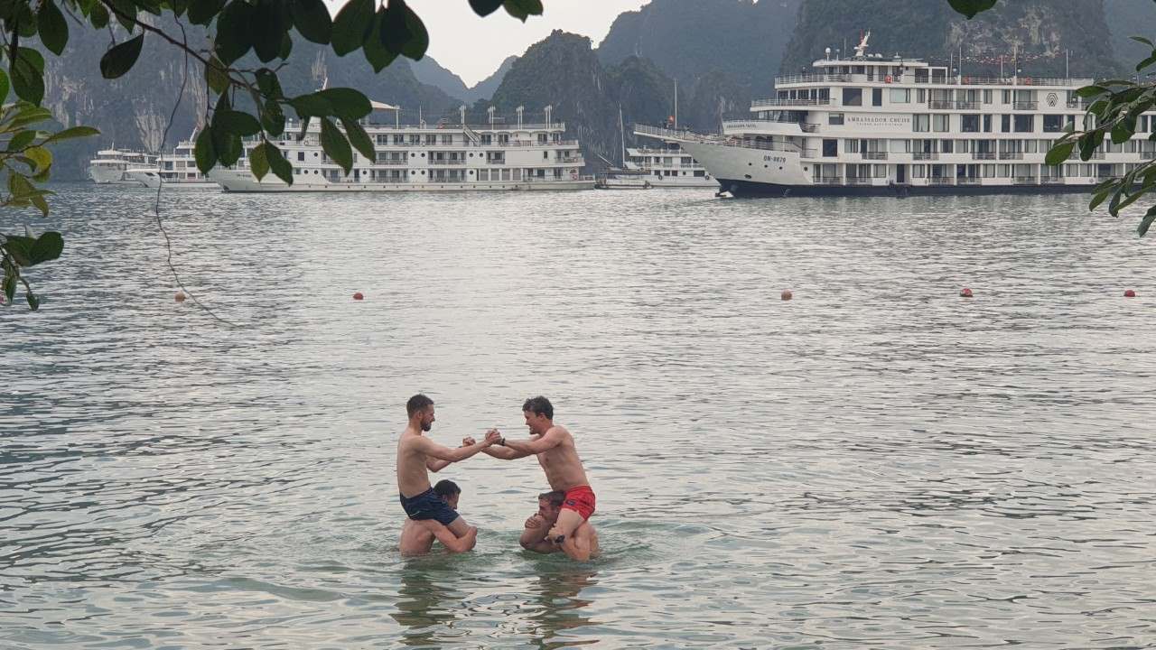 Lượng khách quốc tế tới Hạ Long tăng mạnh, vượt trội so với khách nội địa