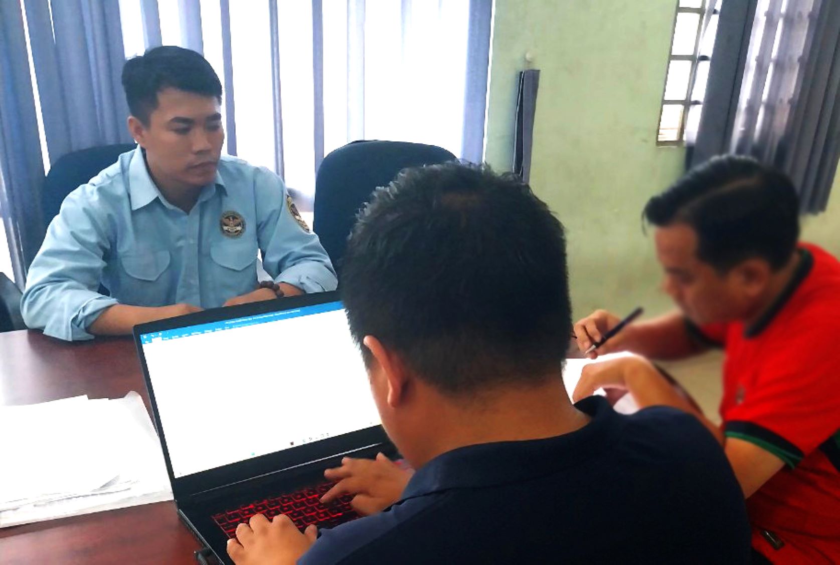 Đối tượng lừa đảo chiếm đoạt tiền tỉ ra đầu thú sau gần 2 năm lẩn trốn