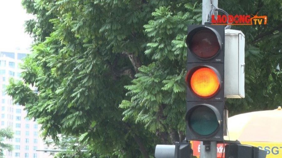Chốt quy định về vượt đèn vàng trong Luật Trật tự, an toàn giao thông