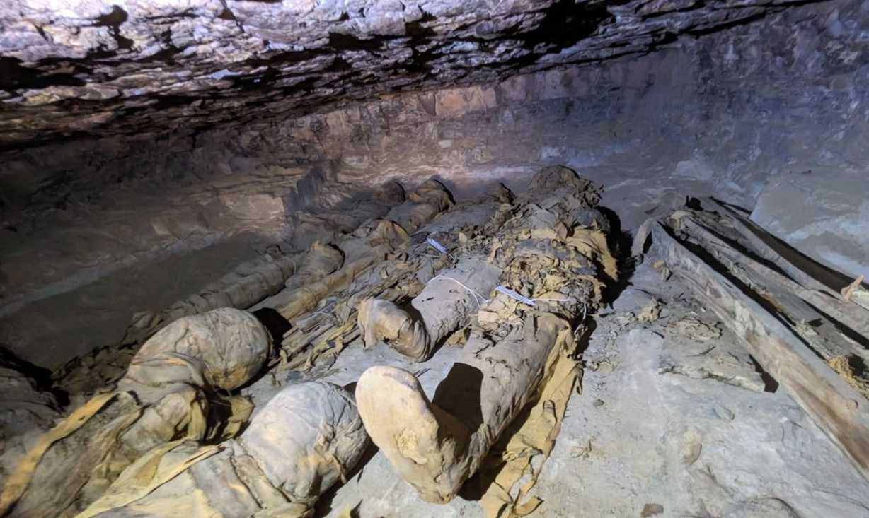 Phát hiện chấn động mộ cổ và xác ướp Ai Cập cực thú vị