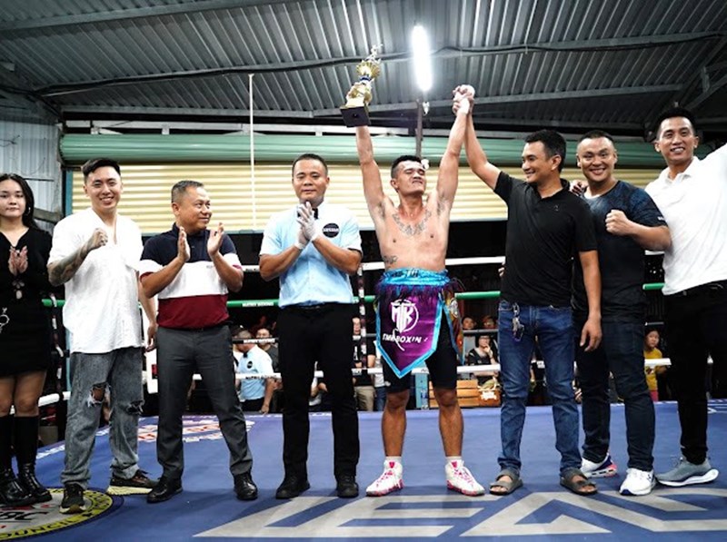 Võ sĩ Văn Tèo hạ Lê Tuấn Anh tại sự kiện boxing MBC PRO 1