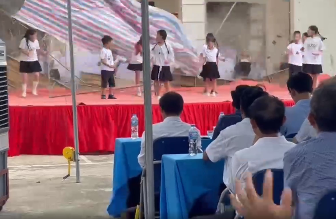 Sập mái hiên nhà văn hóa ở Hà Nội, nhiều trẻ bị thương