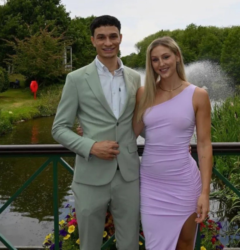 Molly Caudery - VĐV nhảy sào quyến rũ tại Olympic 2024