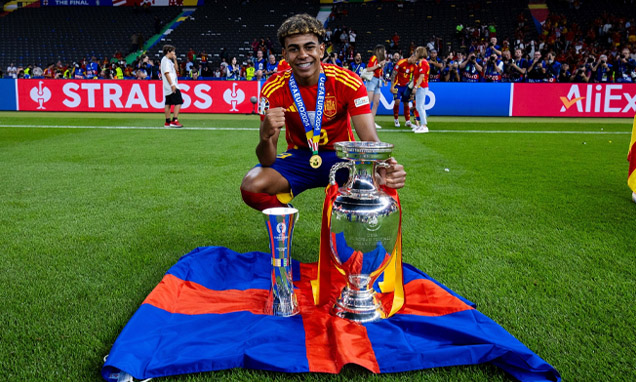 Mùa giải thách thức nhưng nhiều cơ hội chờ Lamine Yamal