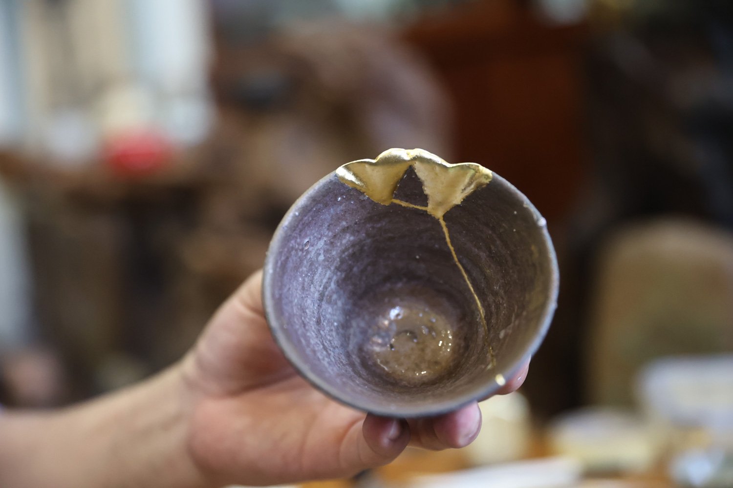 "'Hàn gắn vết thương, tái sinh những vụn vỡ" bằng vàng