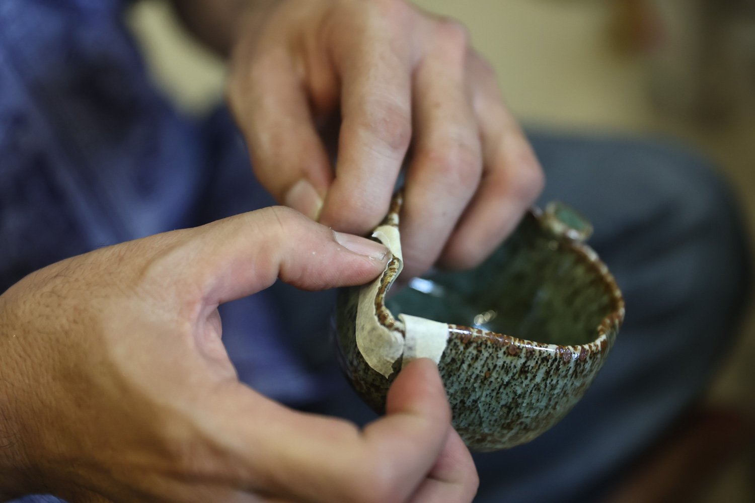 "'Hàn gắn vết thương, tái sinh những vụn vỡ" bằng vàng