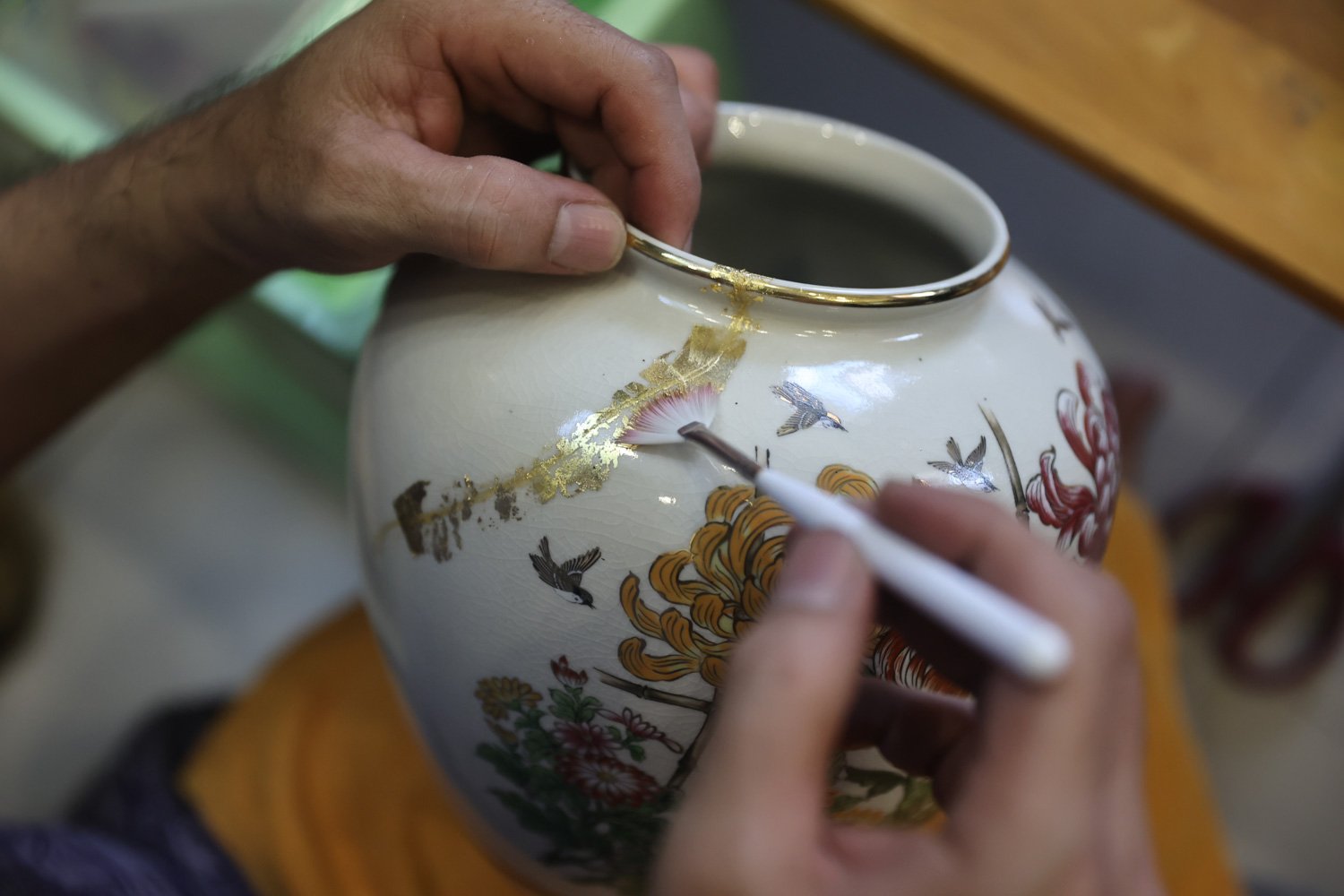 "'Hàn gắn vết thương, tái sinh những vụn vỡ" bằng vàng