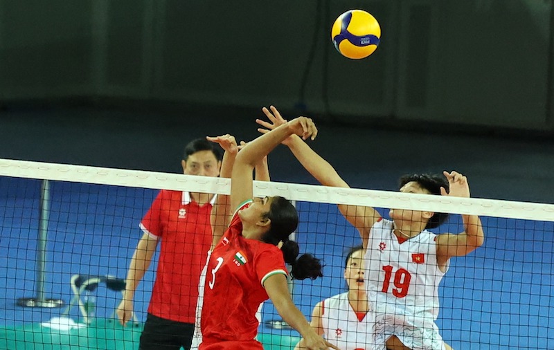 Tuyển bóng chuyền nữ U20 Việt Nam thắng U20 Ấn Độ tại trận phân hạng 5-8 giải U20 châu Á