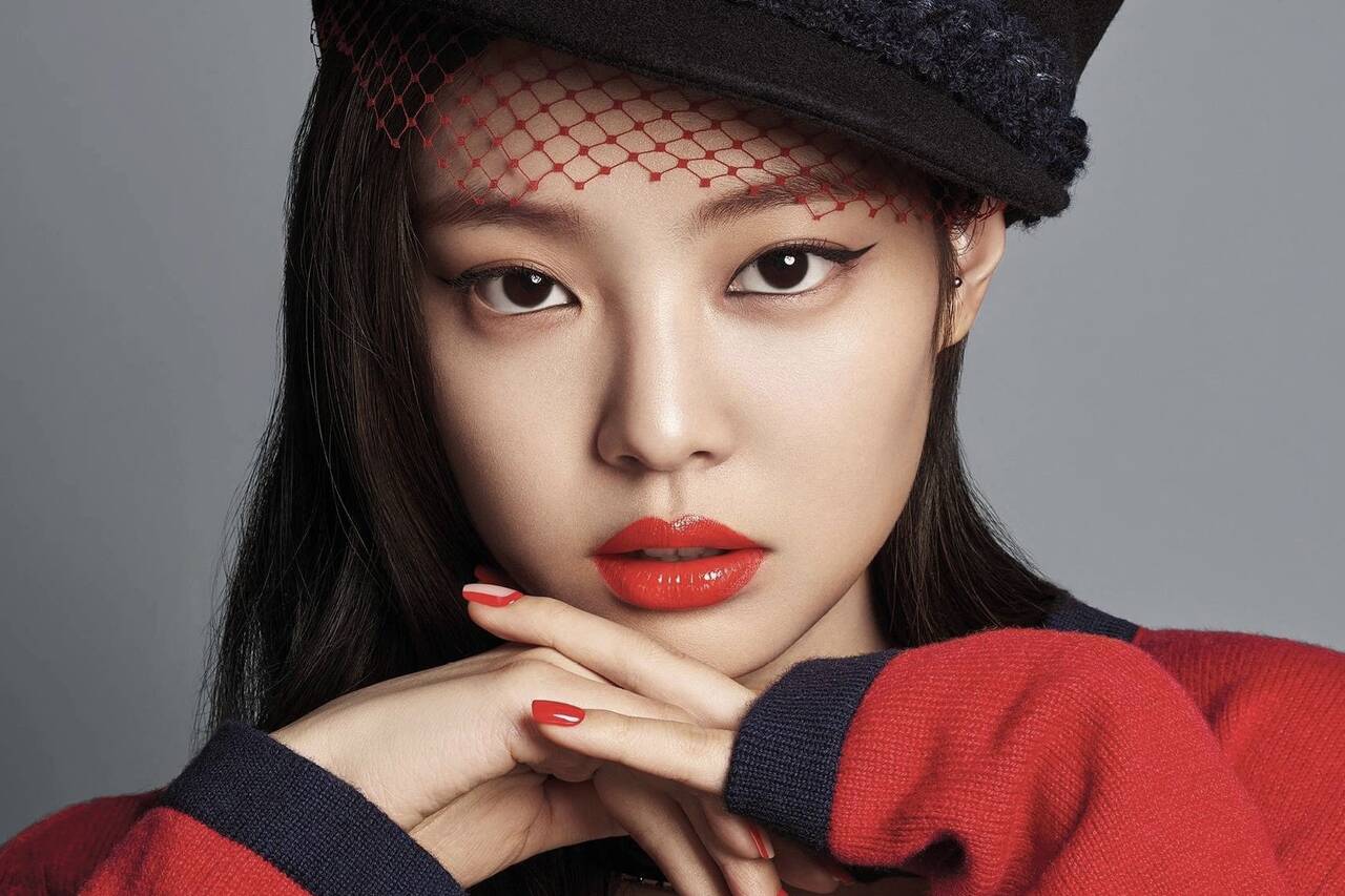 V BTS được nhắc đến khi Jennie hút thuốc lá điện tử và thô lỗ với nhân viên