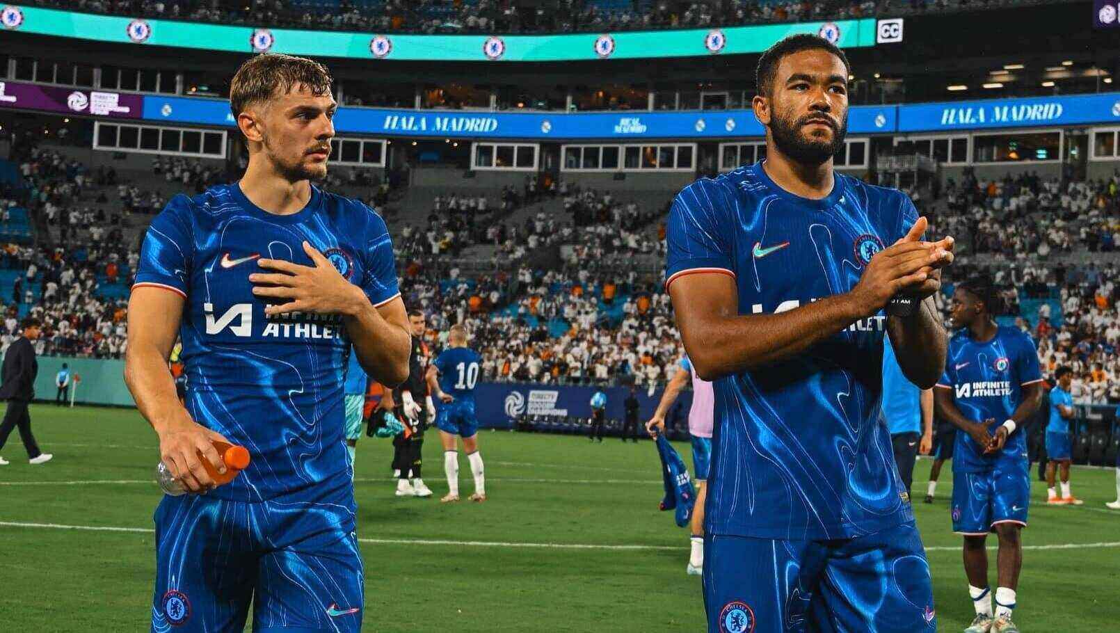 Vì sao áo đấu của Chelsea đầu mùa không có logo nhà tài trợ?