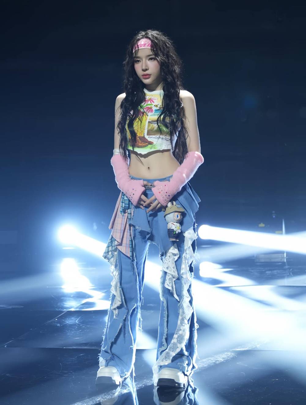 Nhịp showbiz: Minh Hằng khoe ảnh lộ mặt chồng đại gia