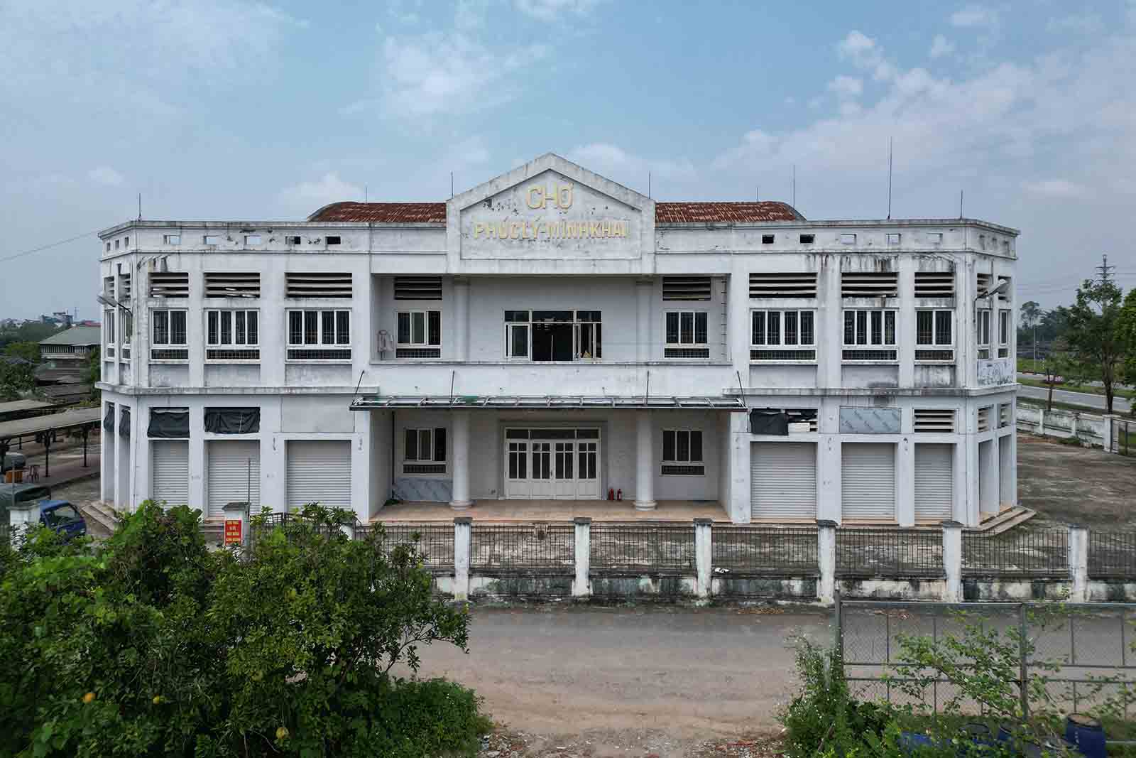 Chợ cạnh đường 10 làn xe, xây xong bỏ hoang khó tin ở Hà Nội