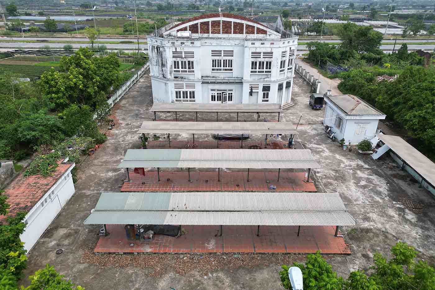 Chợ cạnh đường 10 làn xe, xây xong bỏ hoang khó tin ở Hà Nội