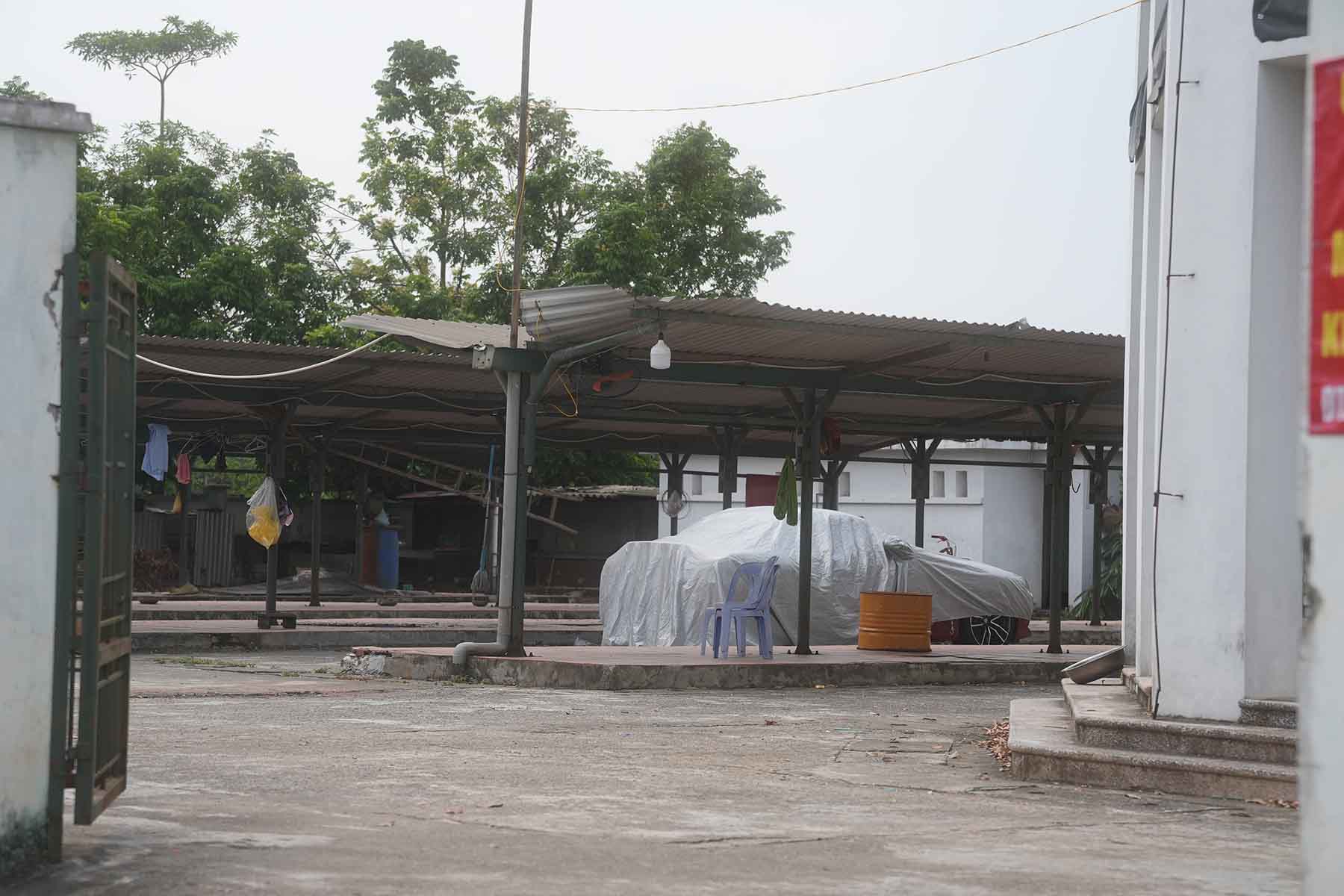 Chợ cạnh đường 10 làn xe, xây xong bỏ hoang khó tin ở Hà Nội