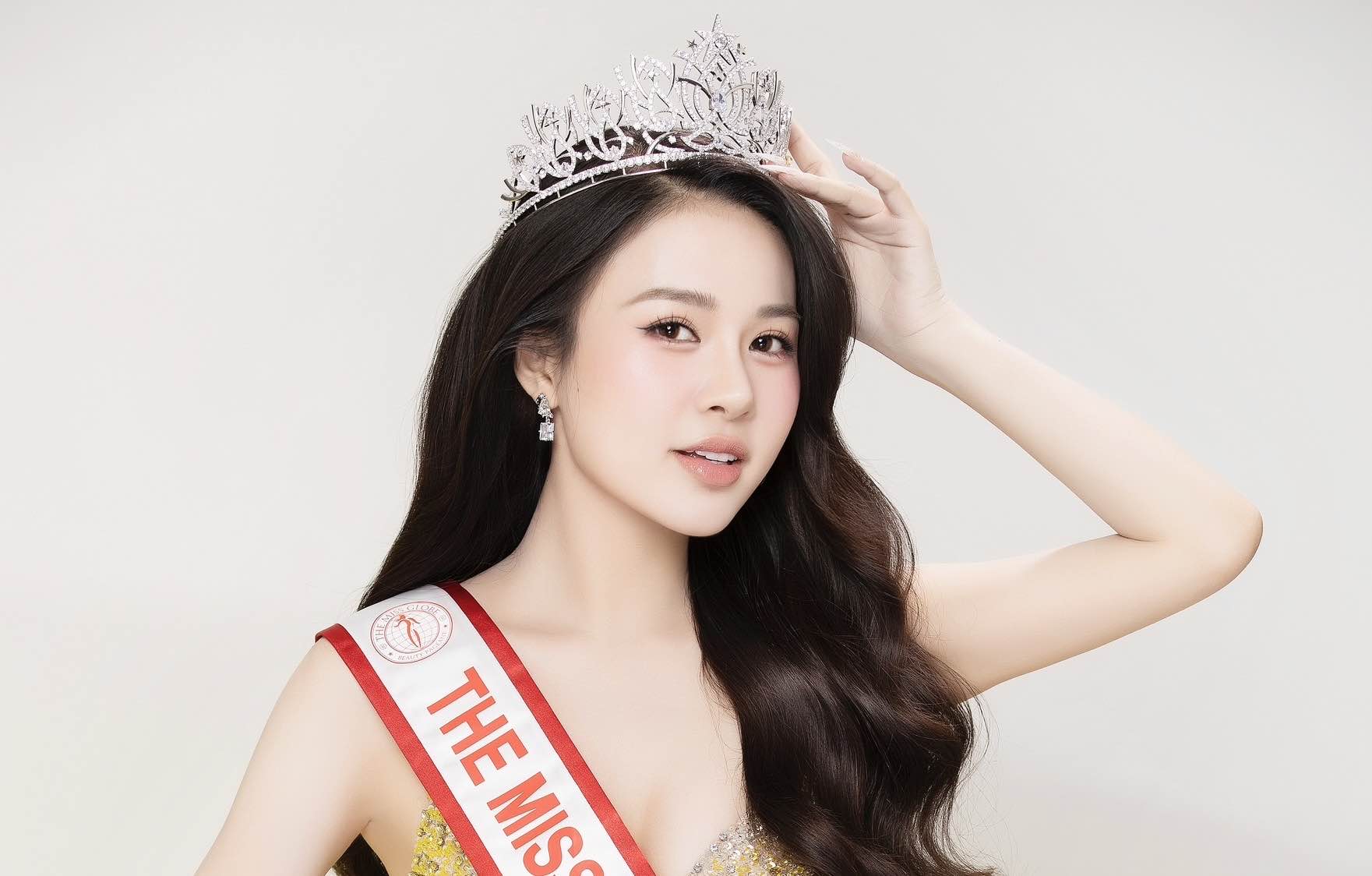 Á hậu Hà Trang lên đường đi thi The Miss Globe