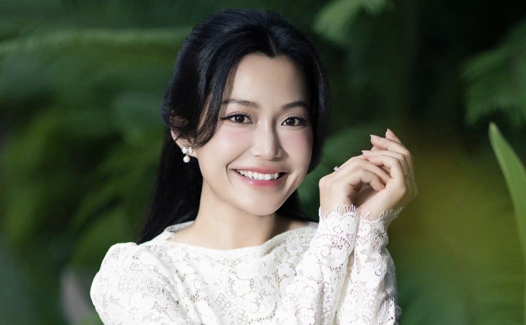 Kaleidoscope stars of 2 generations reunite and interact with the audience