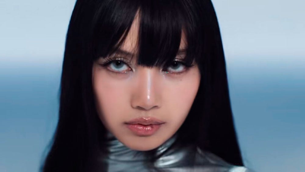 Jennie thể hiện ủng hộ cho sự nghiệp của Lisa Blackpink