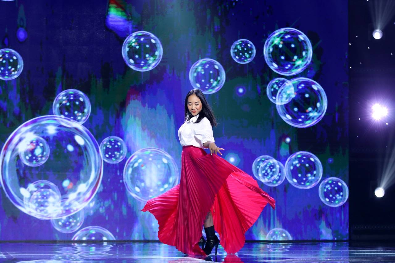 Busy schedule, Doan Trang still comes home to celebrate Tet with her family