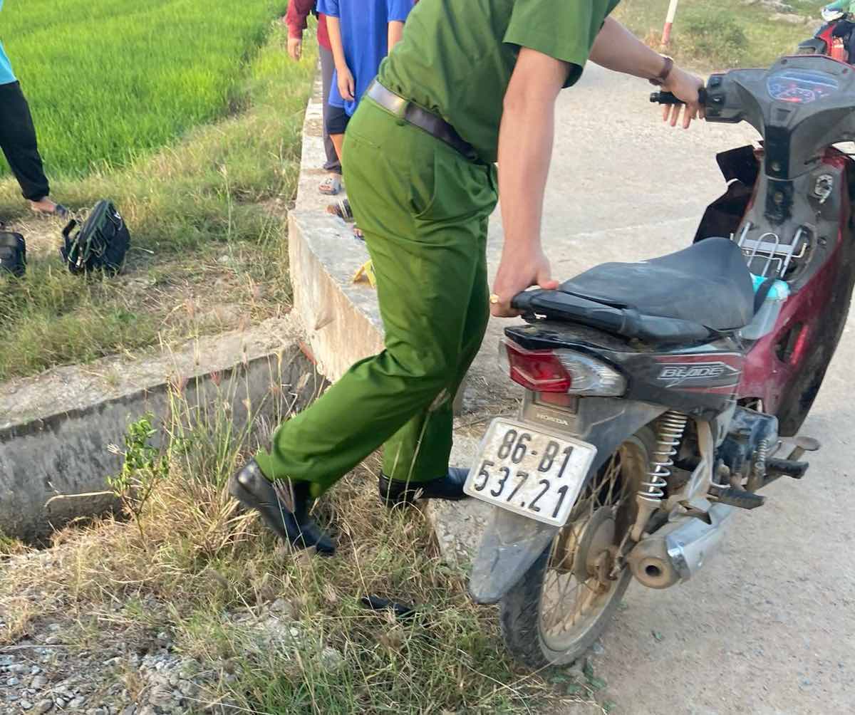 Điều tra vụ người đàn ông tử vong dưới mương nước