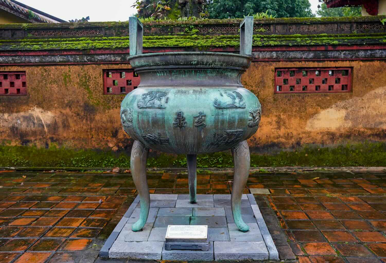 The Serpent on the Nine Cauldrons: The mascot of the desire for immortality