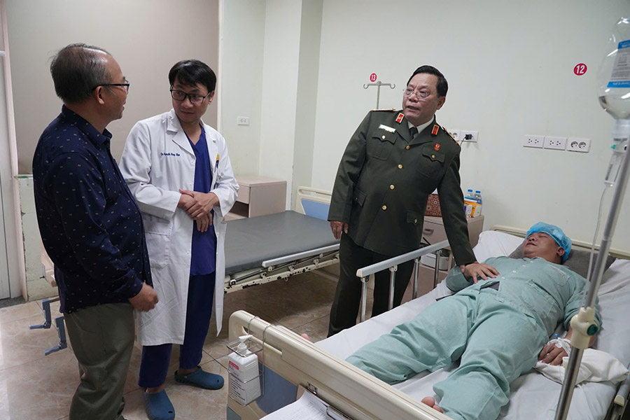 Bắt đối tượng "thông chốt" 141H, tông gãy chân cảnh sát