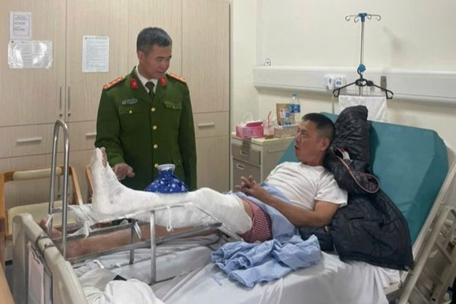 Bắt đối tượng "thông chốt" 141H, tông gãy chân cảnh sát