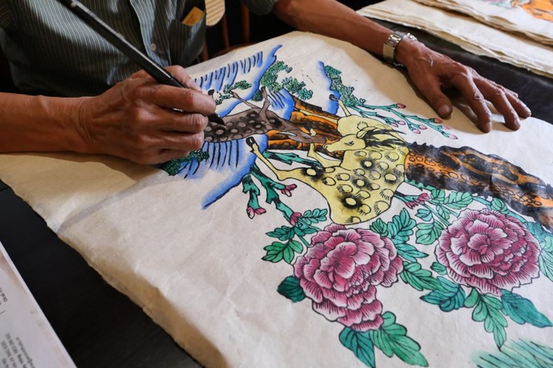 Experience making Hang Trong paintings - a cultural feature of Kinh Ky