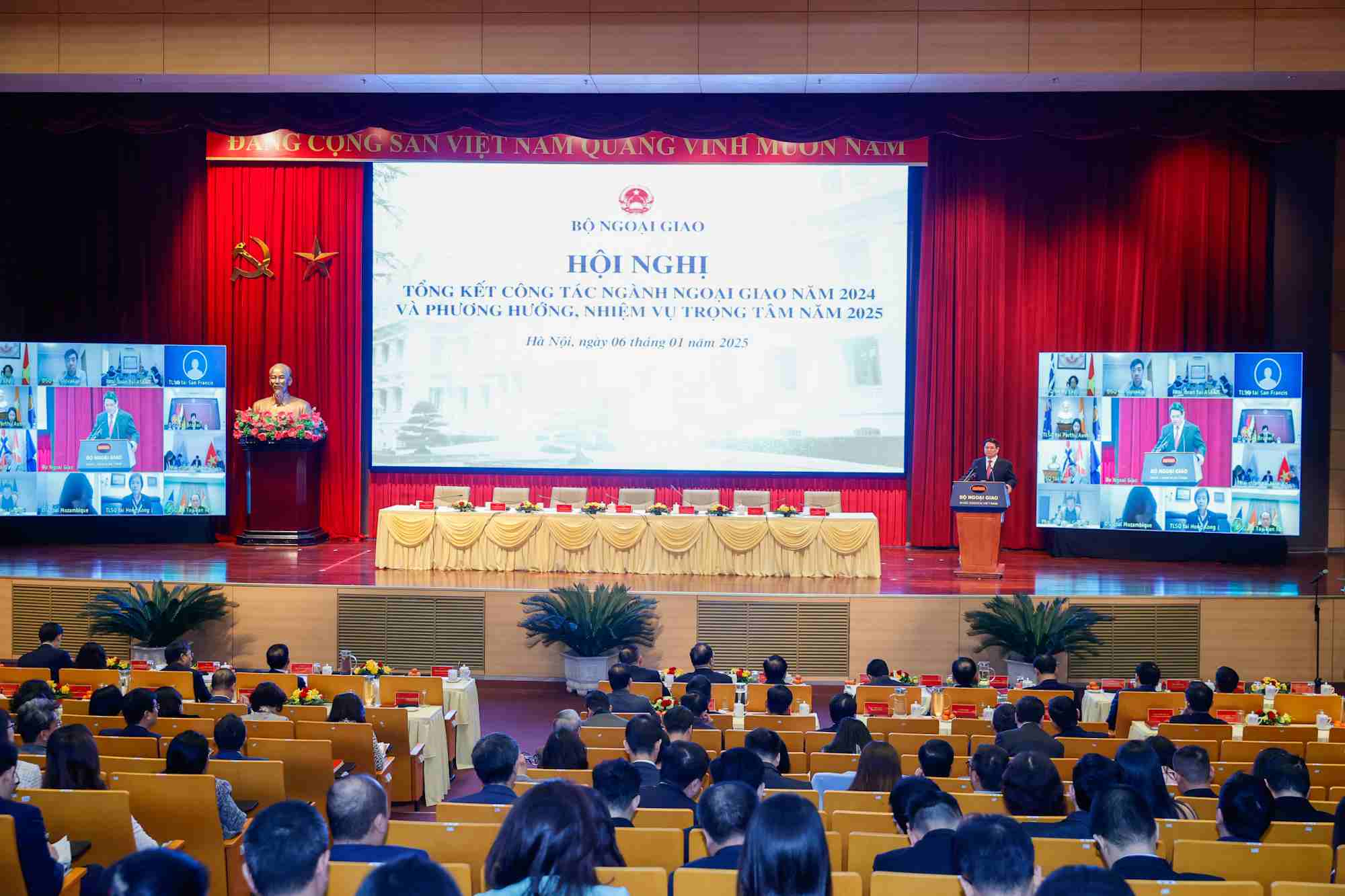 Vietnamese diplomacy in the era of national growth