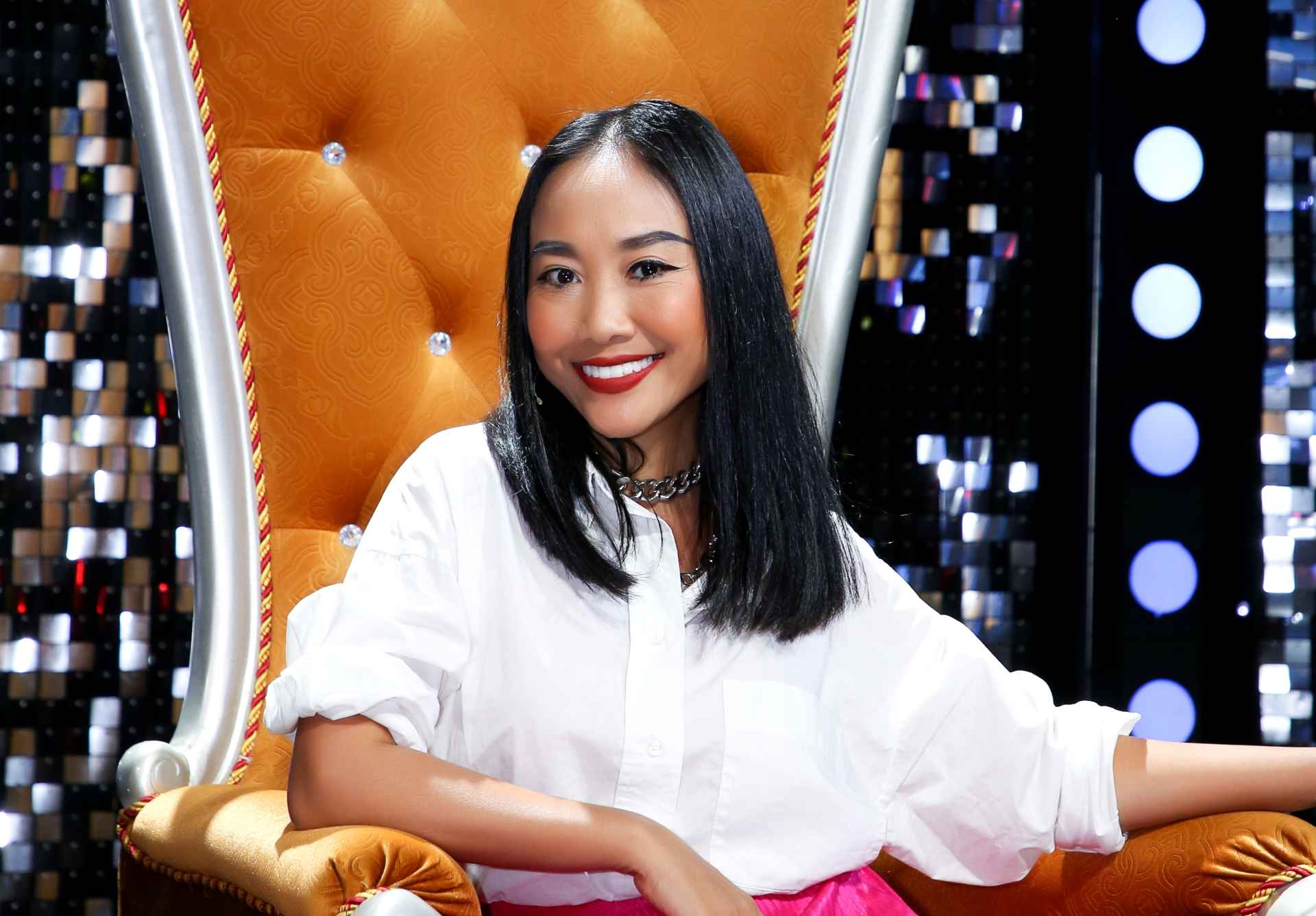 Busy schedule, Doan Trang still comes home to celebrate Tet with her family