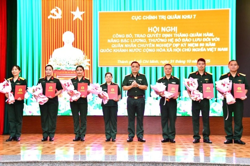 1 Major General, 1 Colonel of the army receive new assignments