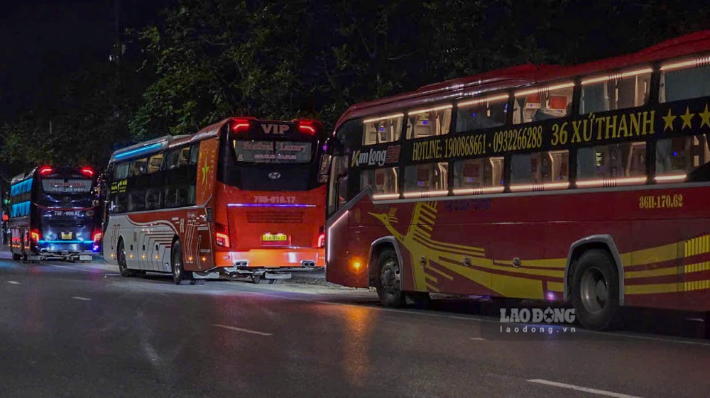 Hàng loạt xe khách “trá hình” bị xử lý sau phản ánh của Báo Lao Động