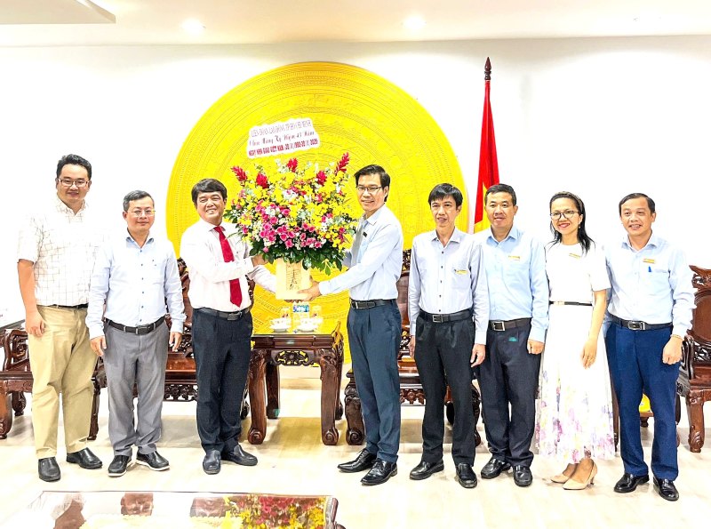 Ho Chi Minh City Labor Federation organizes many delegations to visit ...