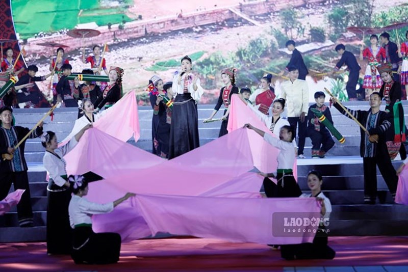 Brilliant opening night of the Nho Dong festival in 3 countries Vietnam ...