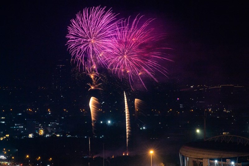 The latest schedule for fireworks displays on New Year's Eve 2026 ...