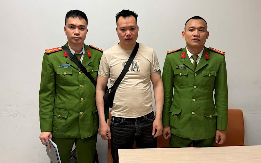 Wanted subject flees abroad, is mobilized to surrender