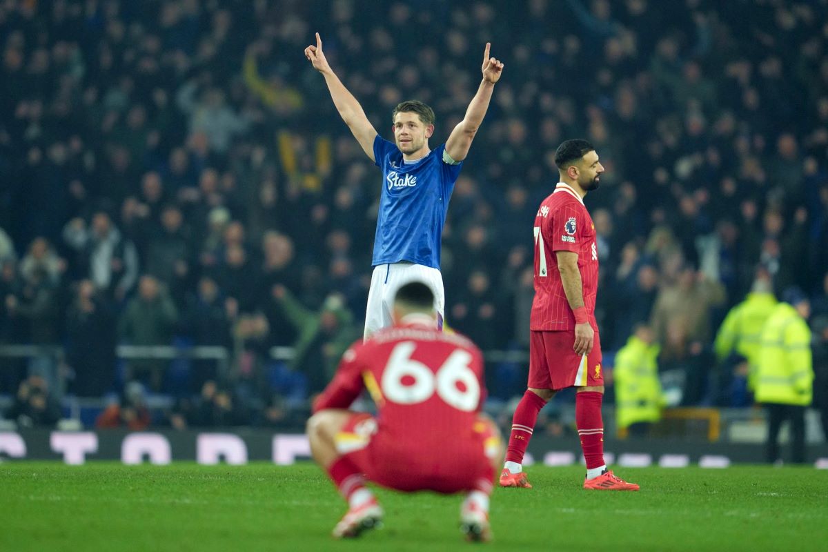 Nguồn cơn của cơn mưa thẻ đỏ trong trận Everton - Liverpool