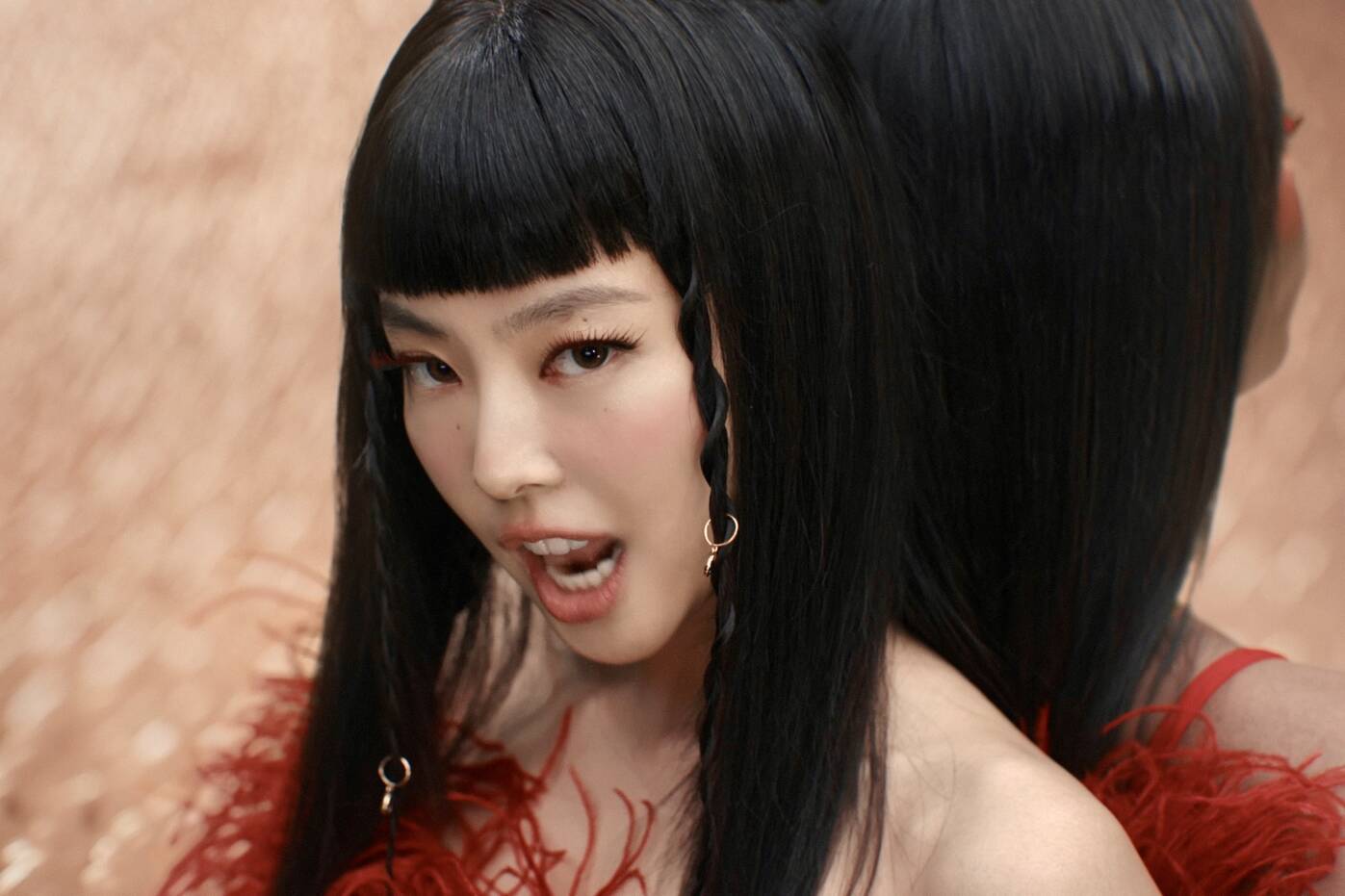 Điểm giống nhau giữa Jennie và Sơn Tùng M-TP