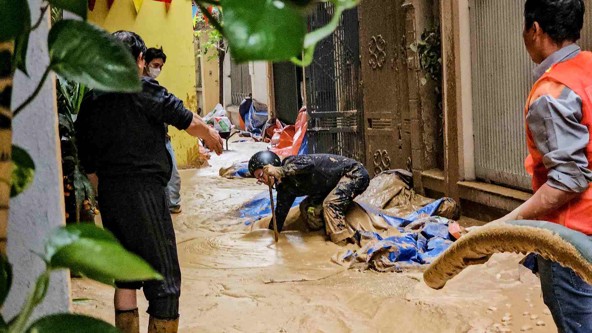 People receive support of 1 million VND after the metro tunnel ...