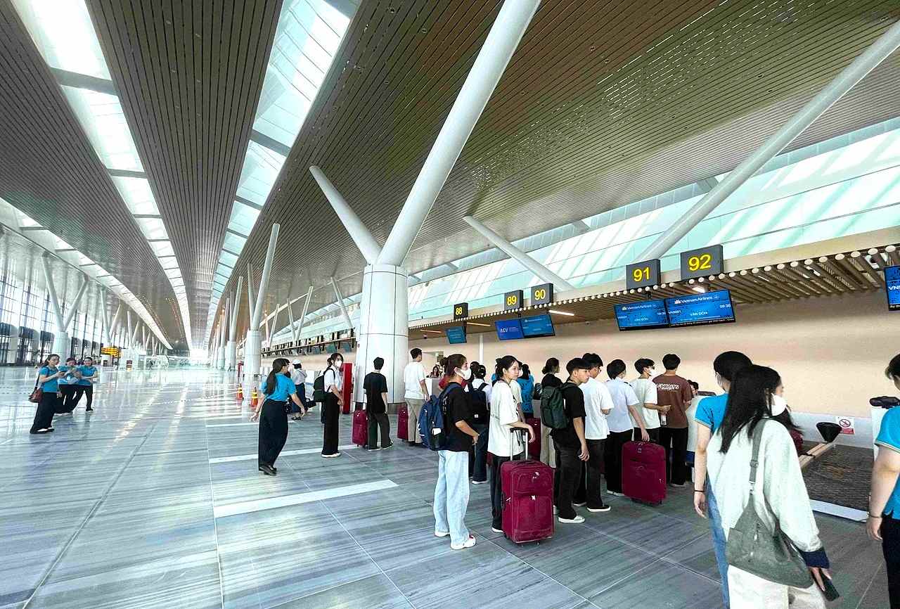 Ga T3 Tân Sơn Nhất chính thức khai thác chuyến bay đầu tiên