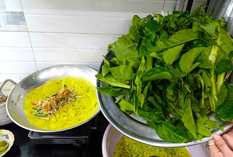 Inheritable specialties on the Doan Ngo Tet feast in the West