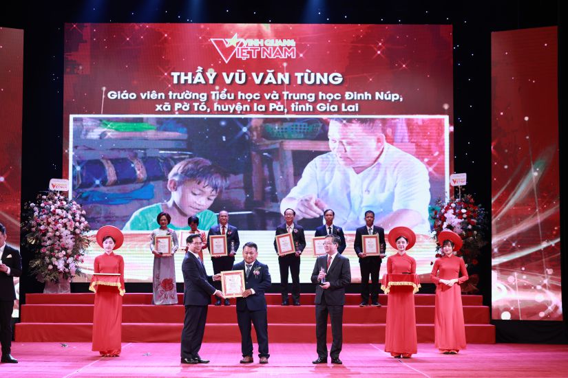 Vinh Quang Việt Nam 2025