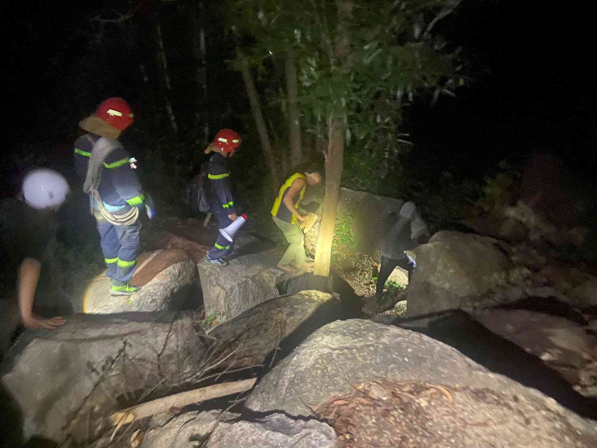 Body of young man found after many days missing on Hoang Nguu Son mountain