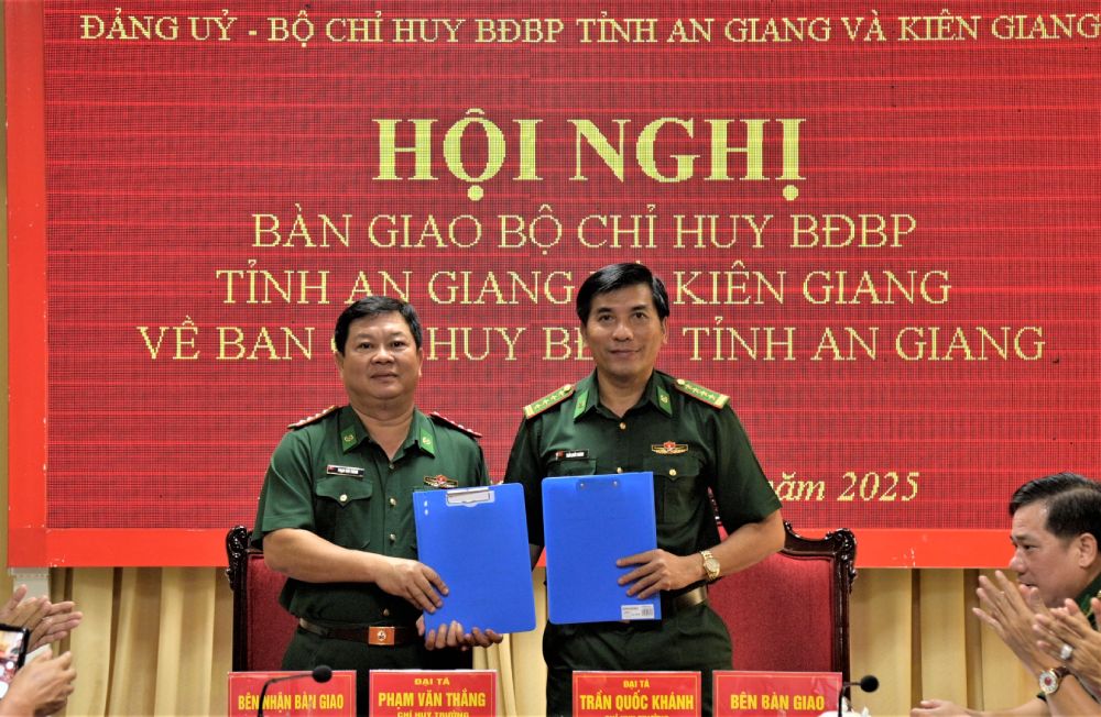 An Giang Border Guard Commander surveys and grasps the border situation