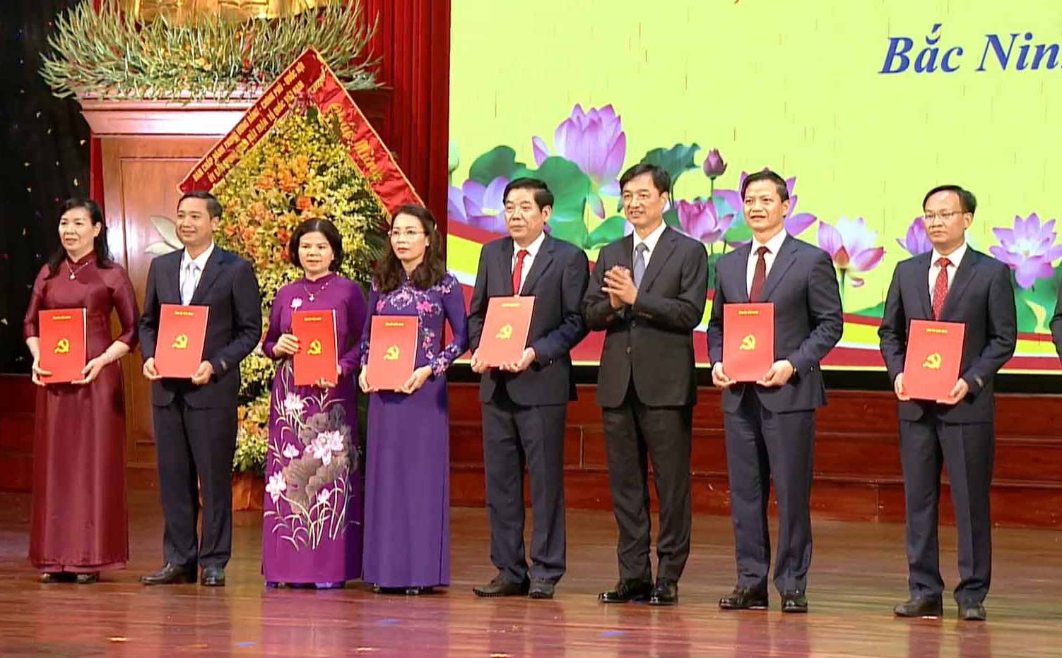 List of leaders of 34 provinces and cities after merging administrative ...