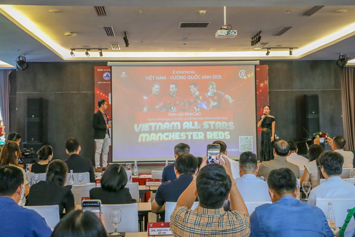 Thế hệ vàng của Manchester United tham dự lễ hội bóng đá Đà Nẵng