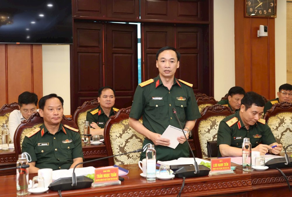 3 military generals, 5 colonel-level officers receive new assignments