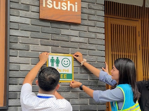 Lắp đặt 1.012 nhà vệ sinh phục vụ miễn phí du khách