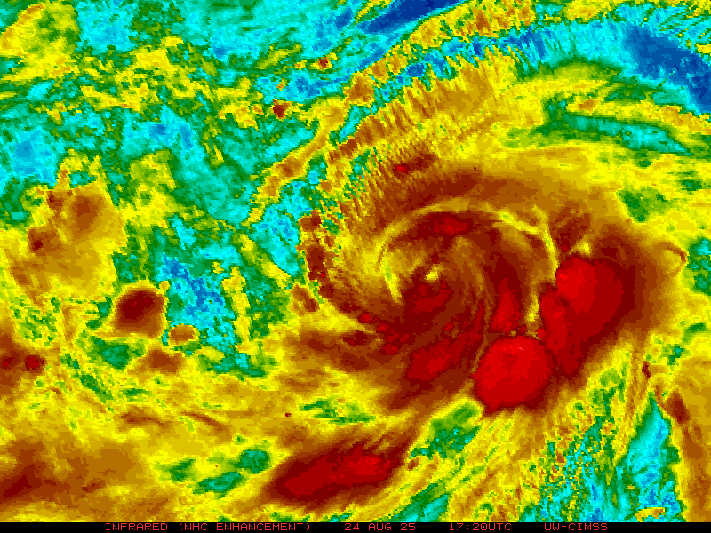 Storm No. 5 Kajiki is about to make landfall in the Central region, the ...