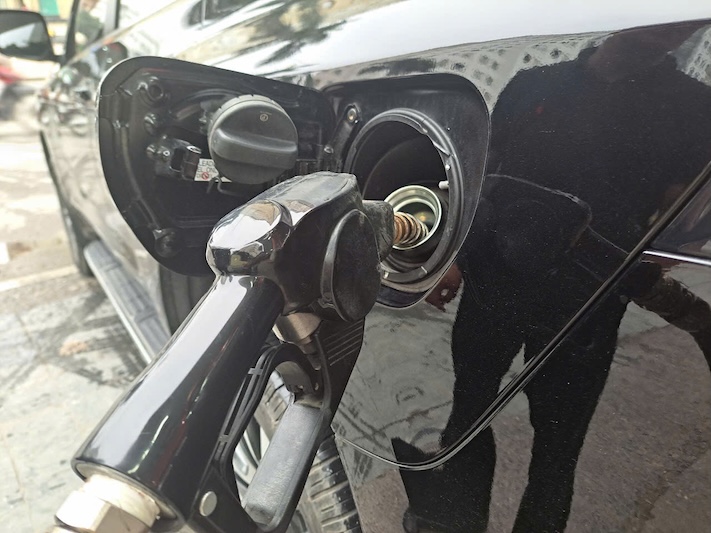 Today's gasoline price, August 11: Deep decrease