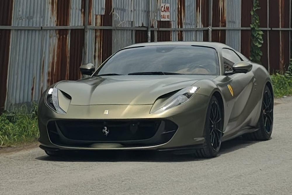 Ferrari 296 GTS convertible attracts attention in Ho Chi Minh City